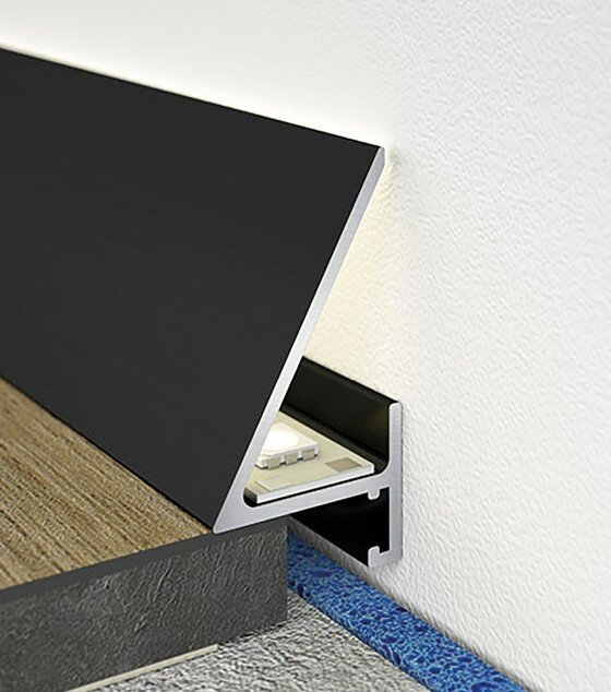 Микроплинтус с Подсветкой Evrowood DA05 Черный Д2000хШ20хВ24 мм / Евровуд.