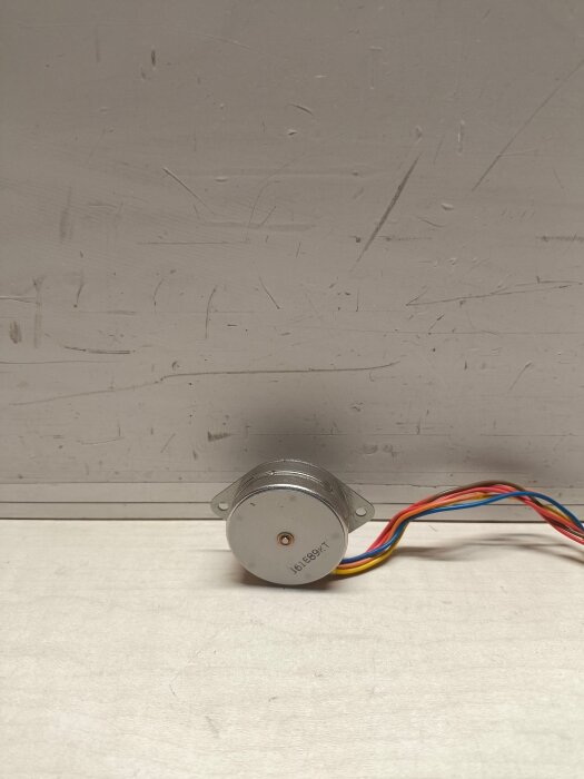 Двигатель шаговый j61e89kt