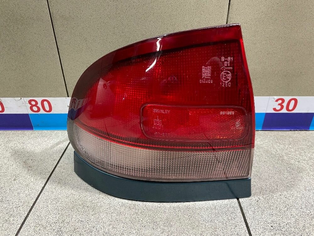 Фонарь задний левый Mazda 626 GE