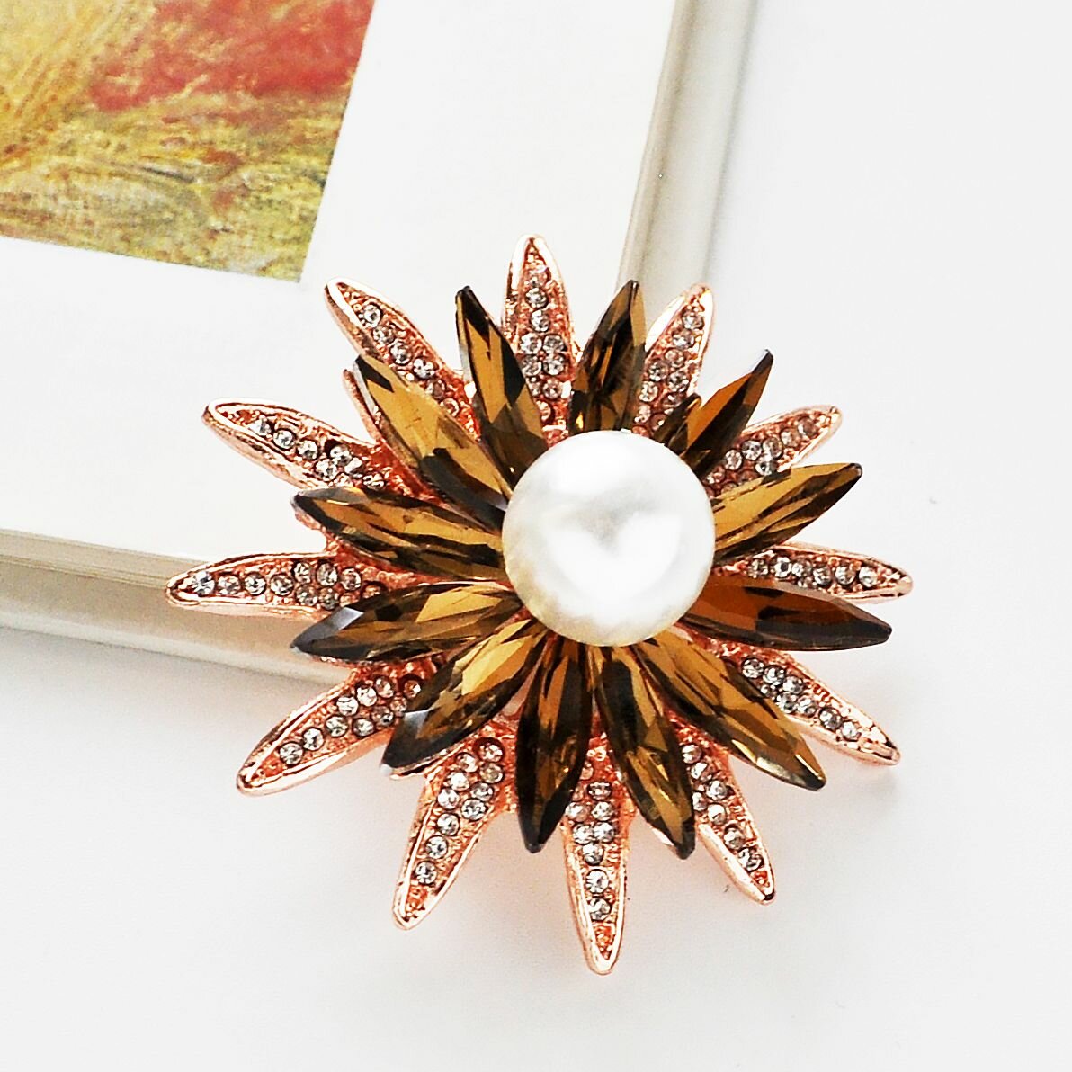 Брошь, стразы