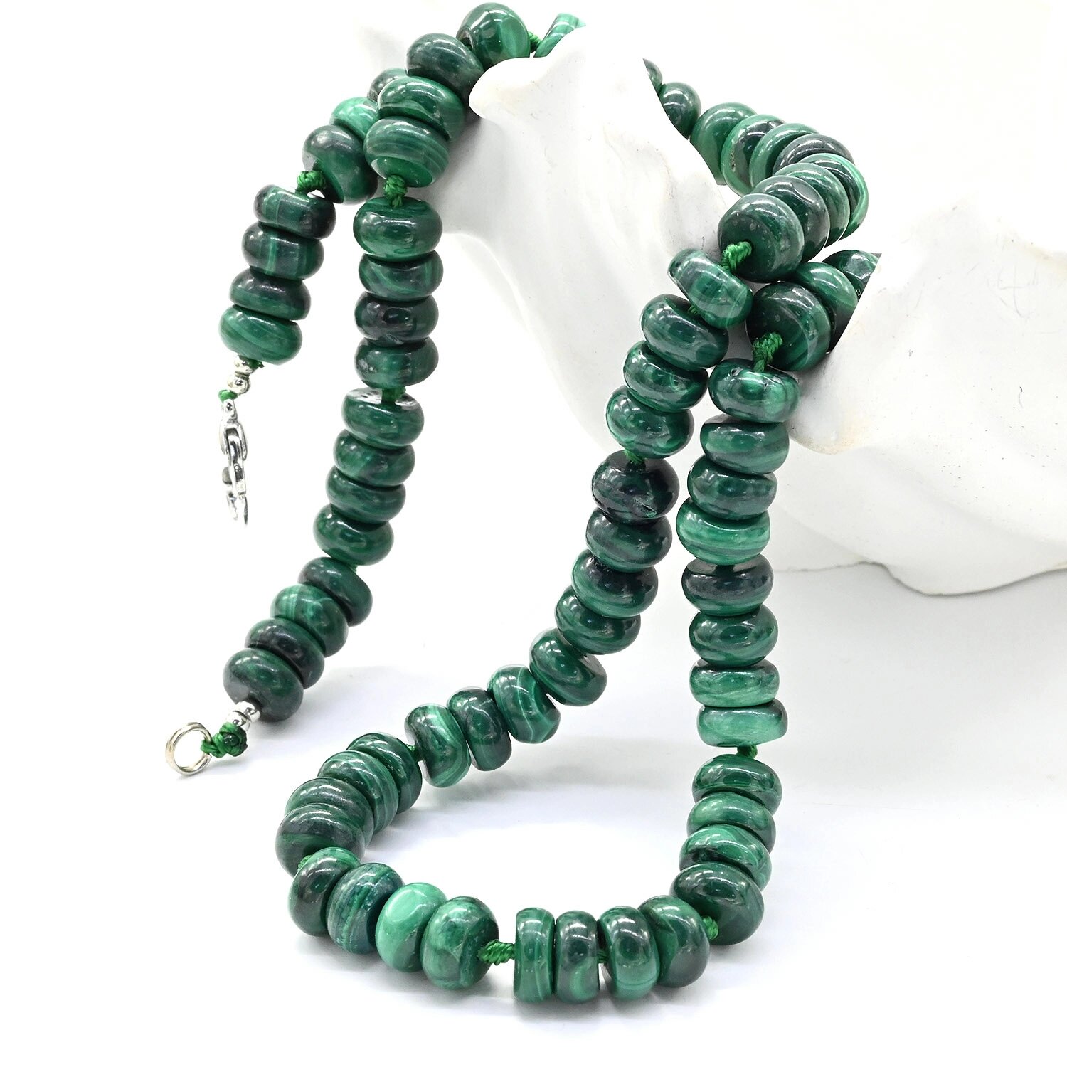 Бусы, малахит