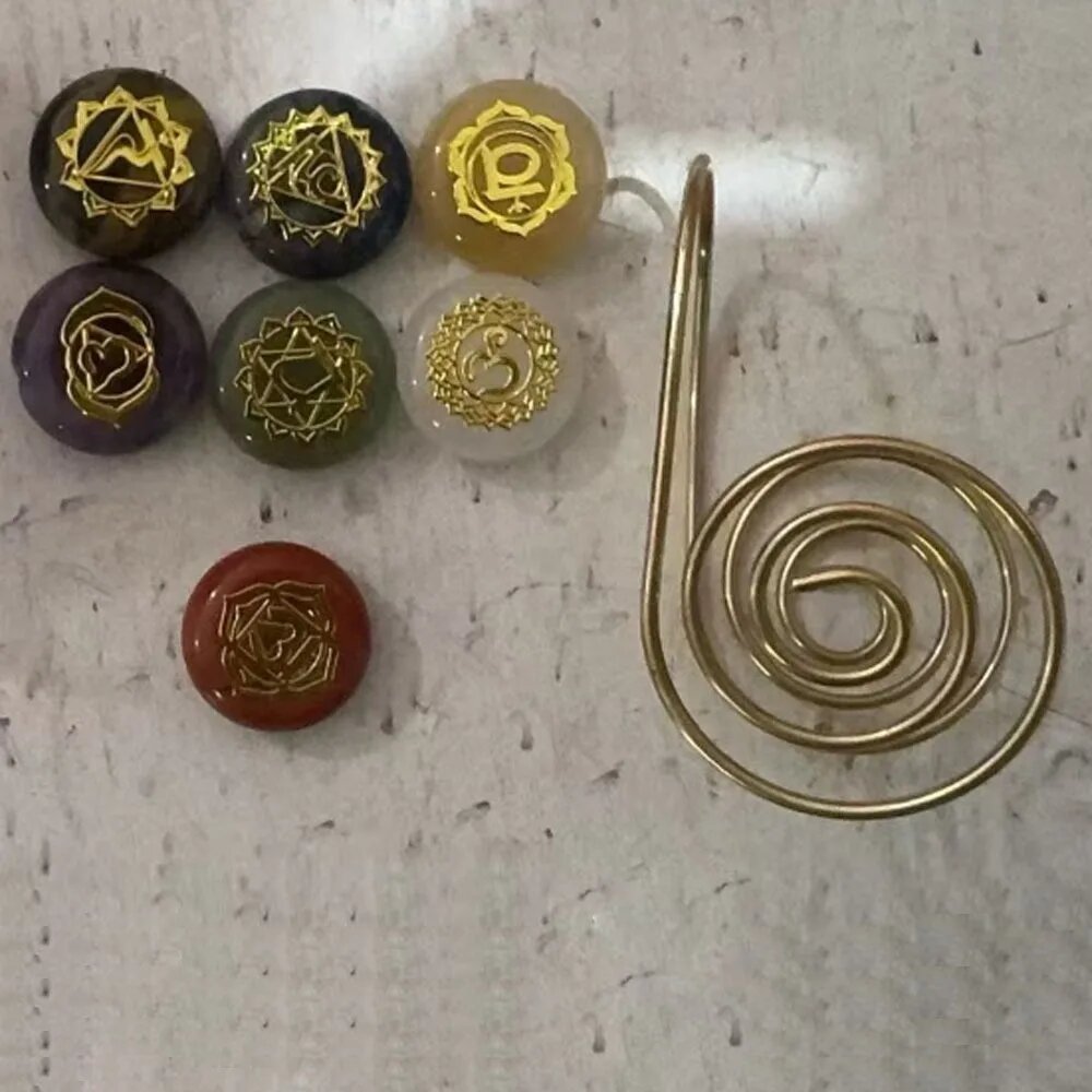 Медное спиральное кольцо с кристаллами