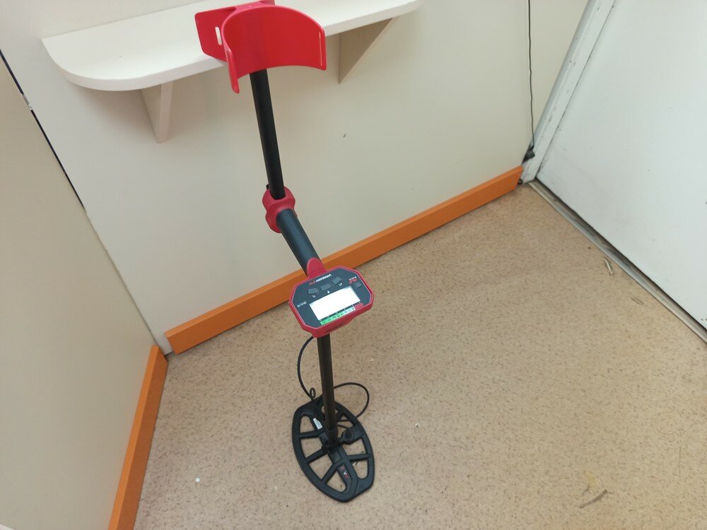 Металлоискатель Minelab VANQUISH 340, мультичастотный, 3 режима, автоматич. баланс, черный, красный