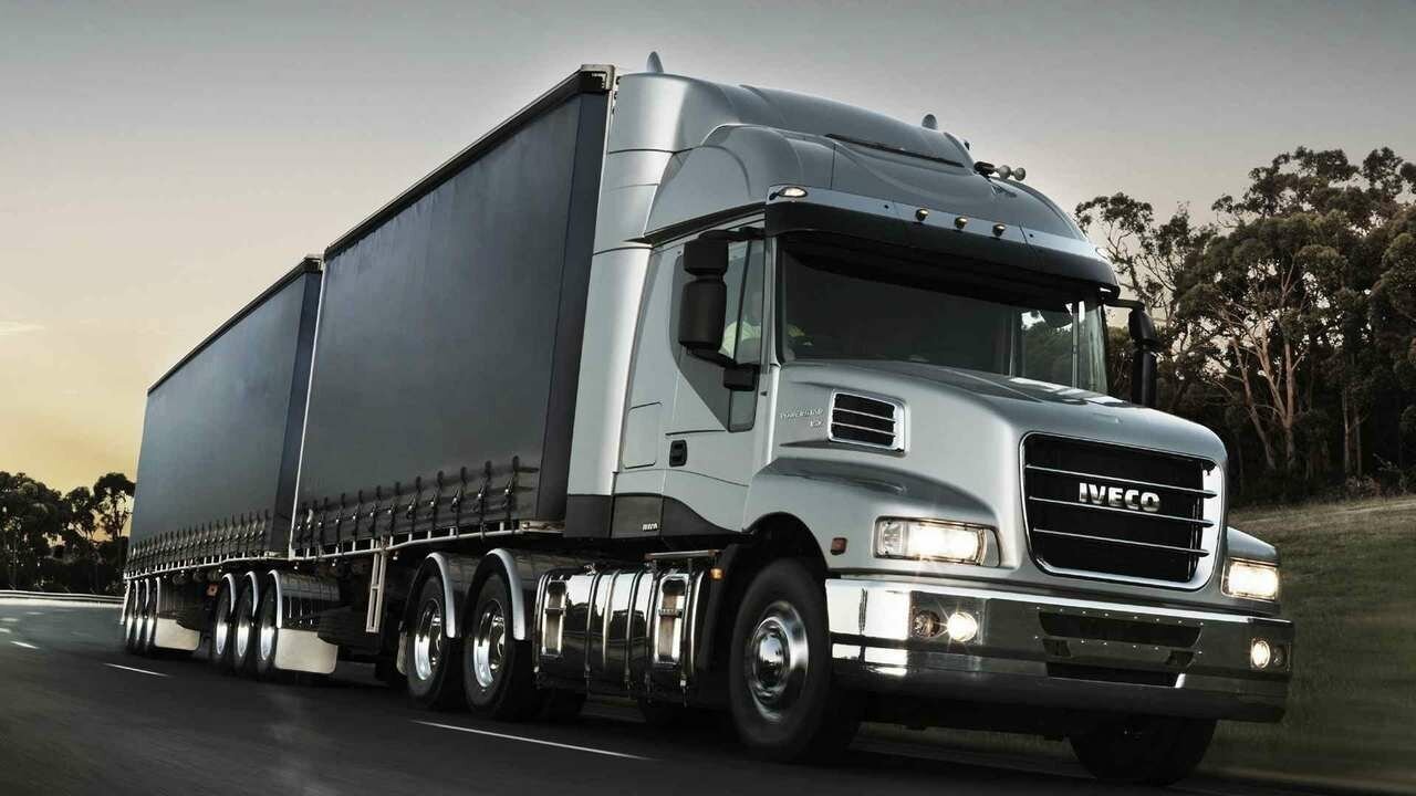 Картина на холсте 110x60 LinxOne "Авто, машины, мото, транспорт" интерьерная для дома / на стену / на кухню / с подрамником