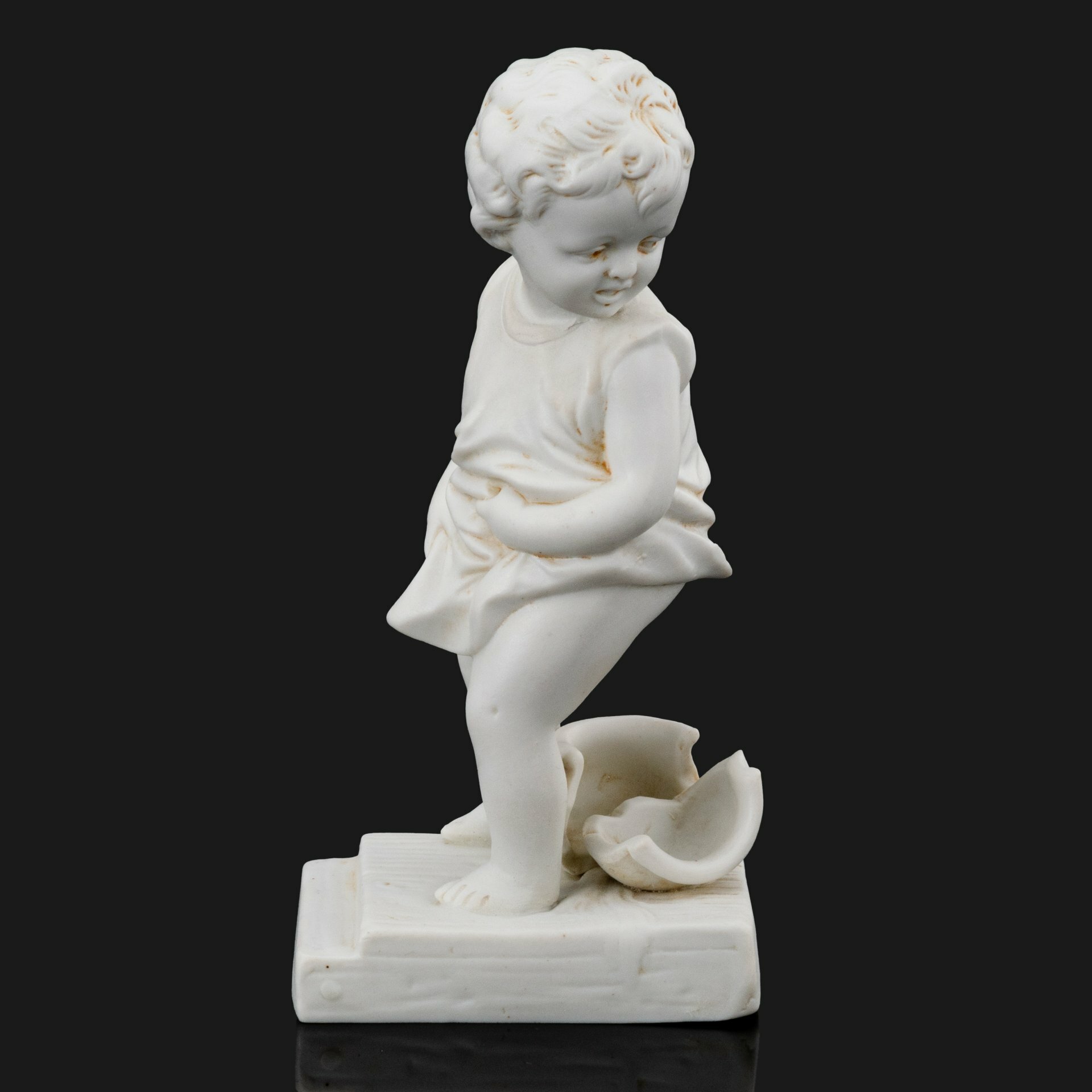 Статуэтка "Мальчик с разбитым горшком", бисквит, Hertwig & Co, Богемия, 1940-1950 гг.