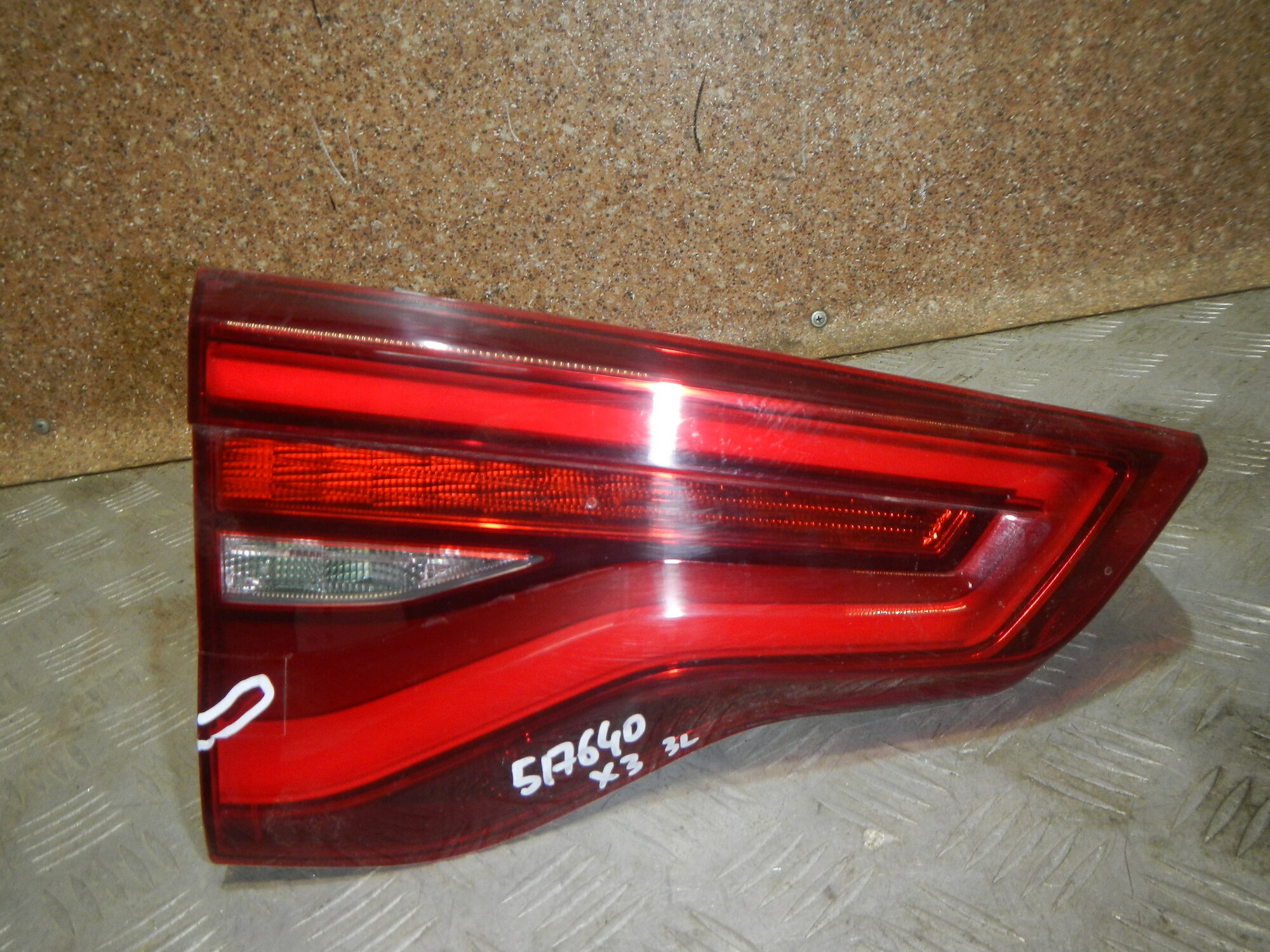 Б/У Фонарь задний внутренний левый, BMW (БМВ)-X3 (G01) (17-) BMW X3 (G01) (17-) Трещина на стекле. 517640 BMW арт. 63217...