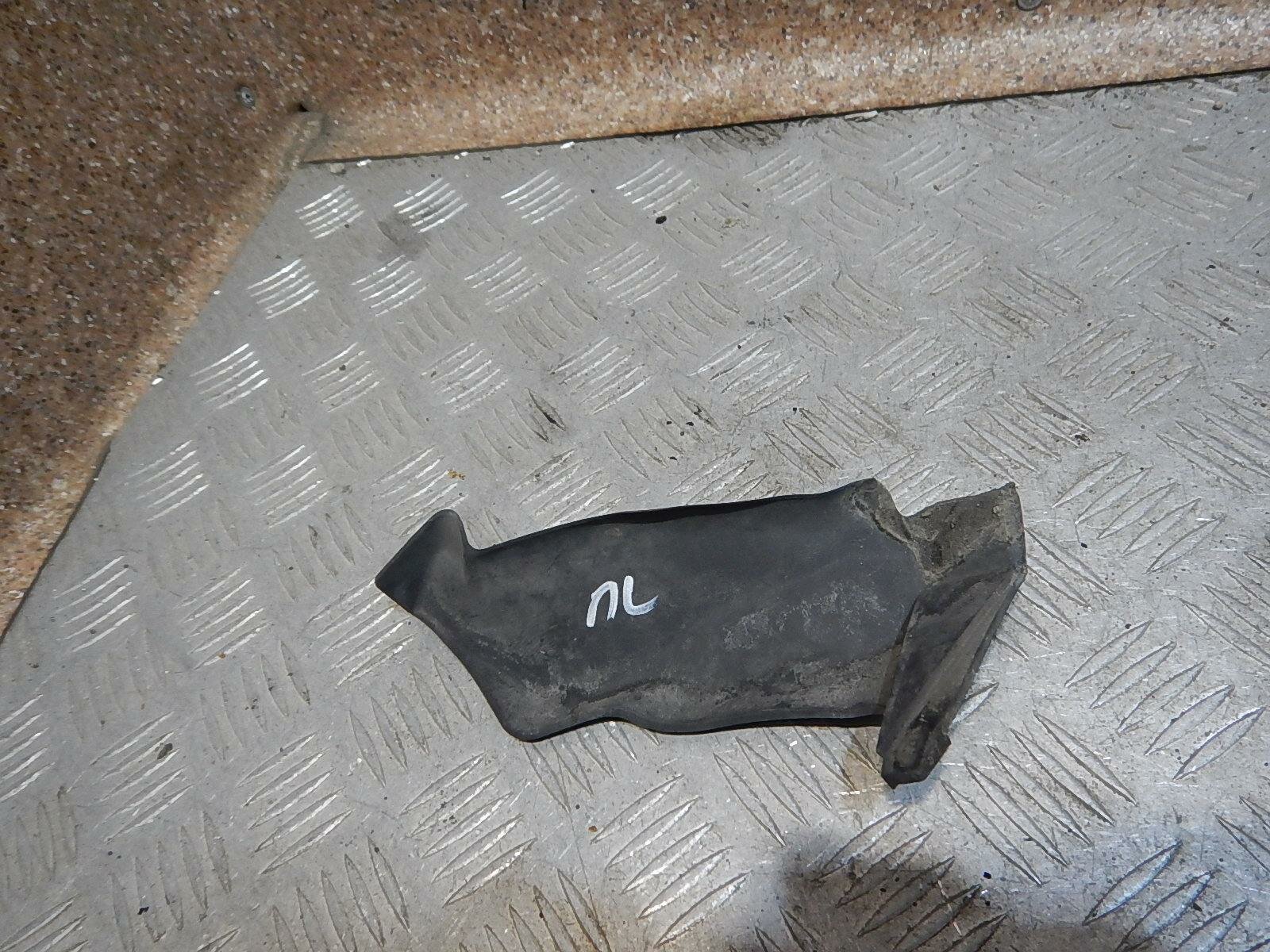 Б/У Накладка (кузов наружный), BMW (БМВ)-X3 (E83) (04-10) BMW X3 (E83) (04-10) лобового стекла левая Царапины. 419049 BMW...