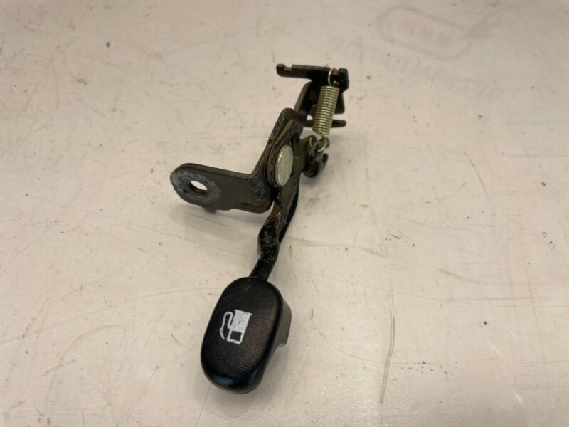 Б/У рычаг открывания бензобака Hyundai Elantra 2008 HD G4FC 42388 Hyundai-KIA арт. 815702H001