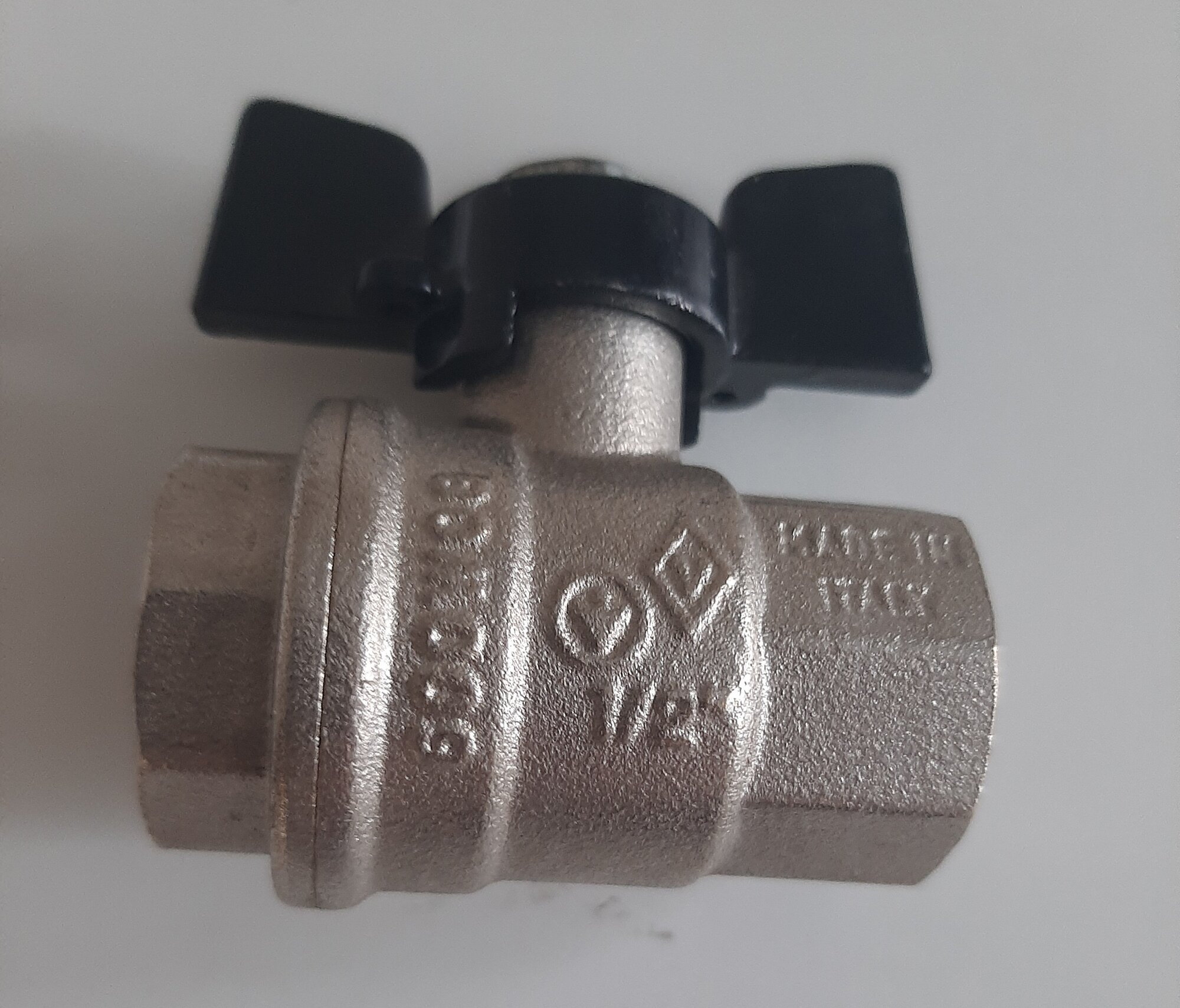 Кран шаровой 1/2, ручка бабочка, внутр/внутр, Bugatti