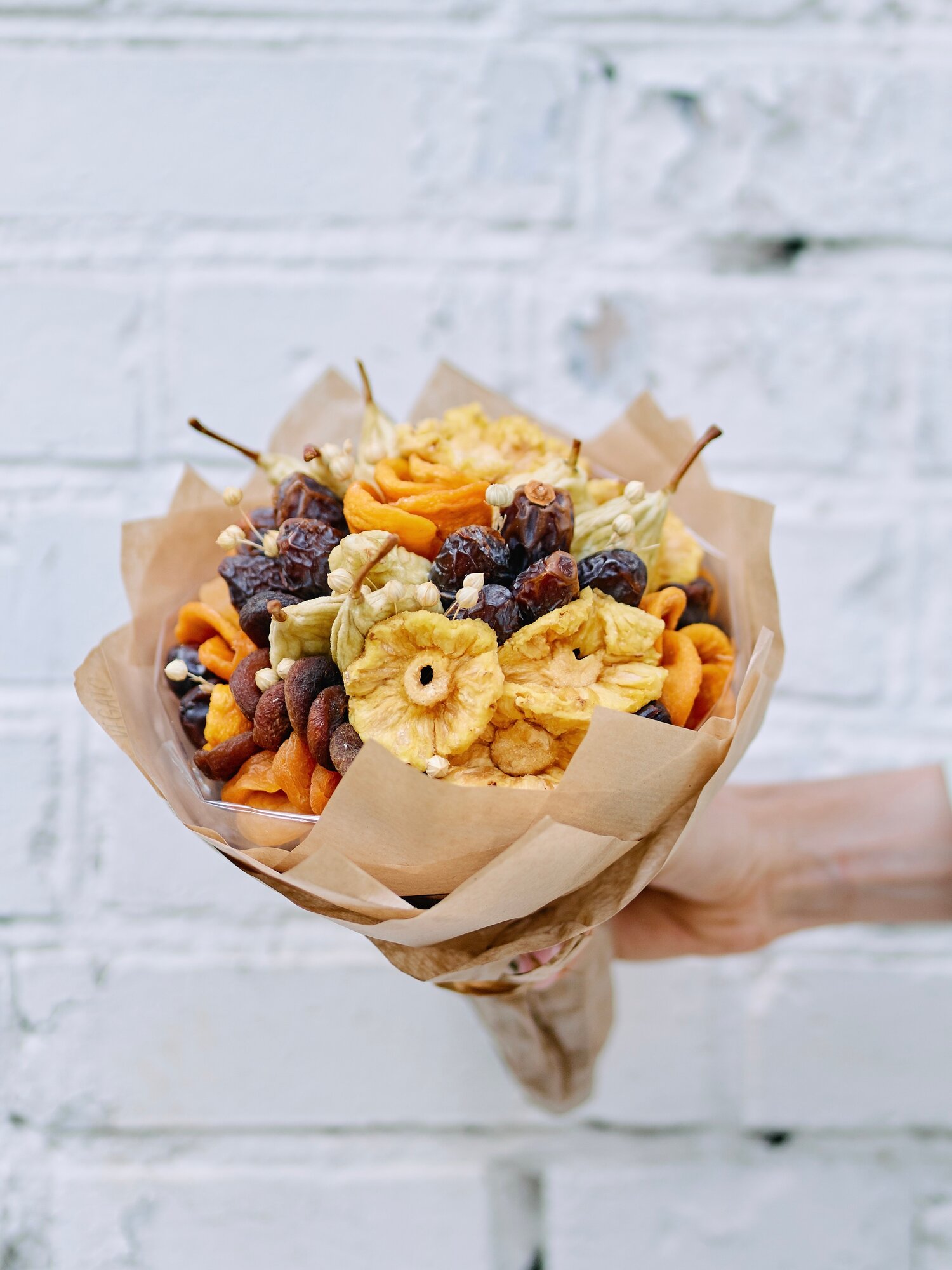 Букет из сухофруктов «Сахара» с финиками и курагой, размер M, 20 см, от Vegato Studio