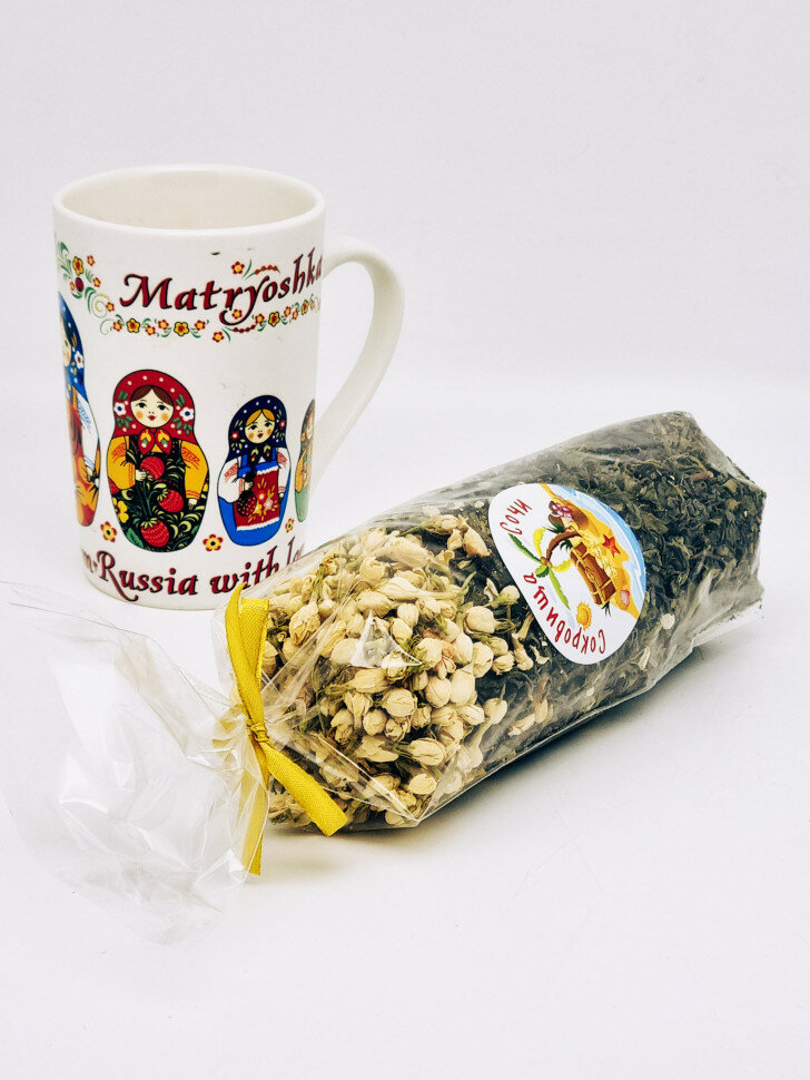 Зеленый чай с жасмином ручной сбор в кружке фарфор матовой "Матрешка" белая