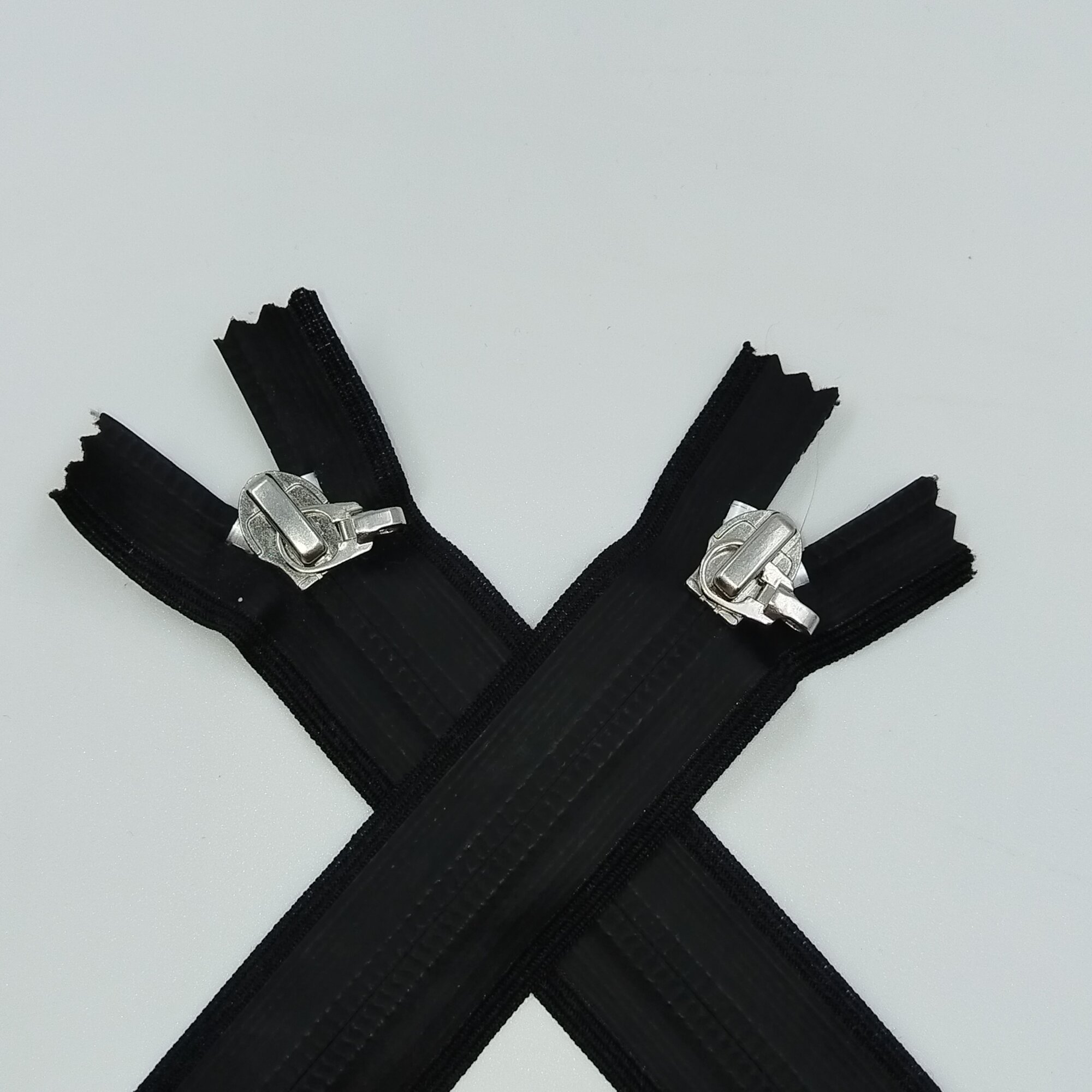 Молния пластиковая с водозащитным слоем черная 49 см, №5