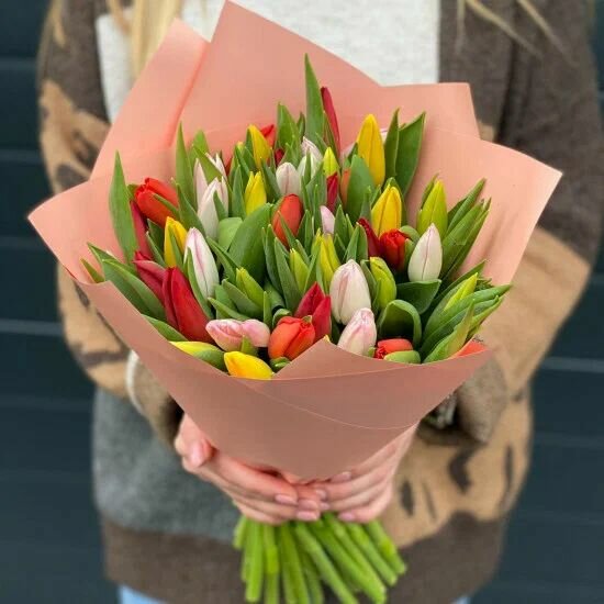 Букет живых цветов из 51 тюльпана микс, высота 40 см MyFlowers