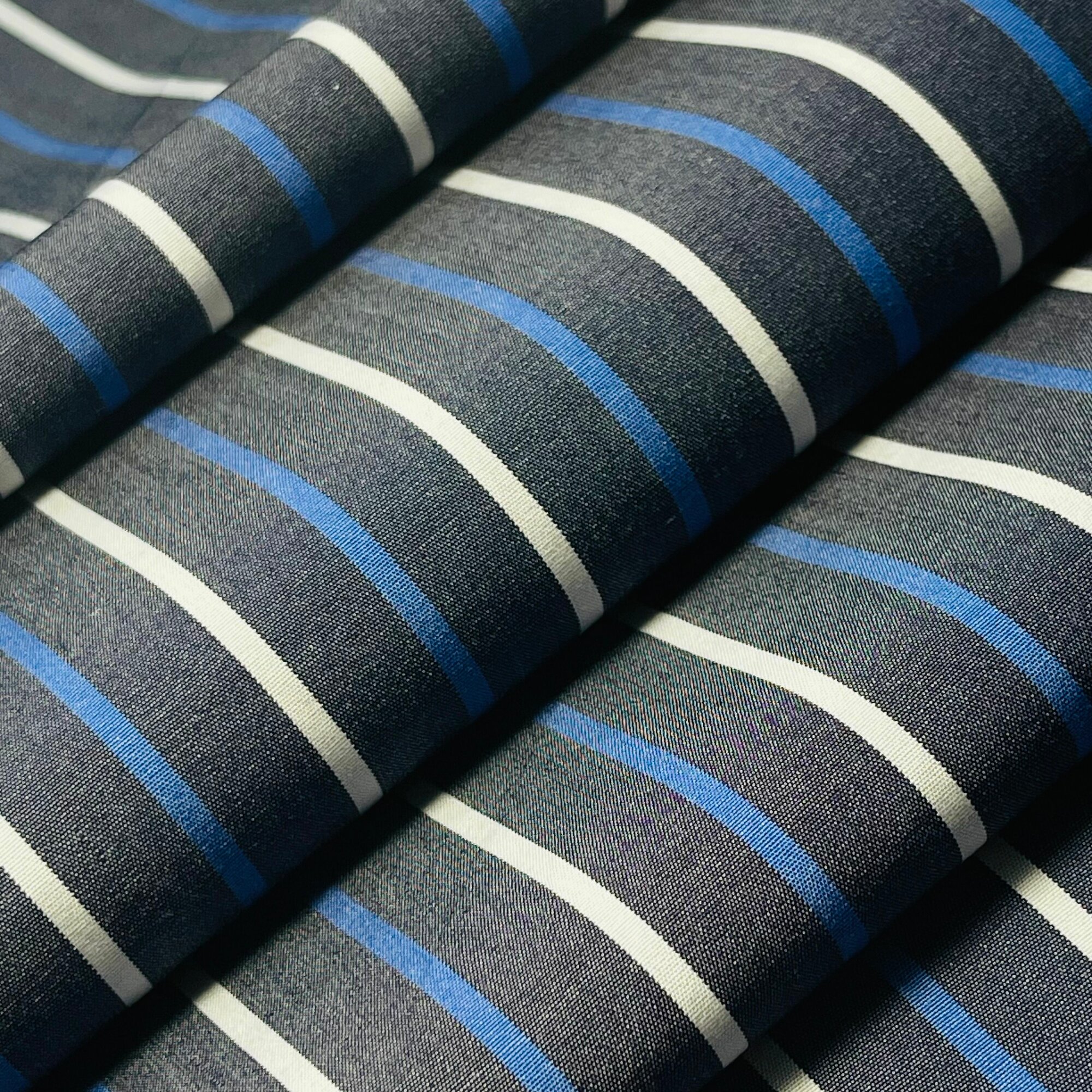 Ткань Сорочечная. Состав х/б 80% эластан 10% п/э 10%. Ширина 150см. Италия. На отрез.