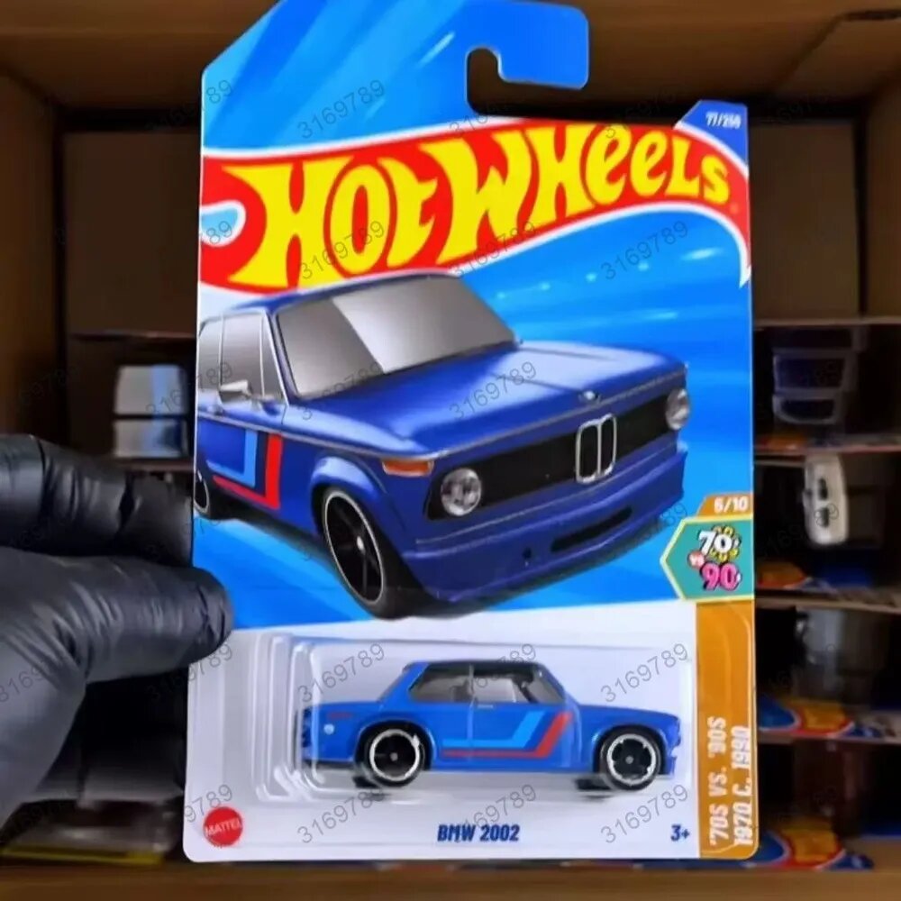 Машинка Hot Wheels BMW 2002 70s vs 90s Синяя коллекционная модель 1:64