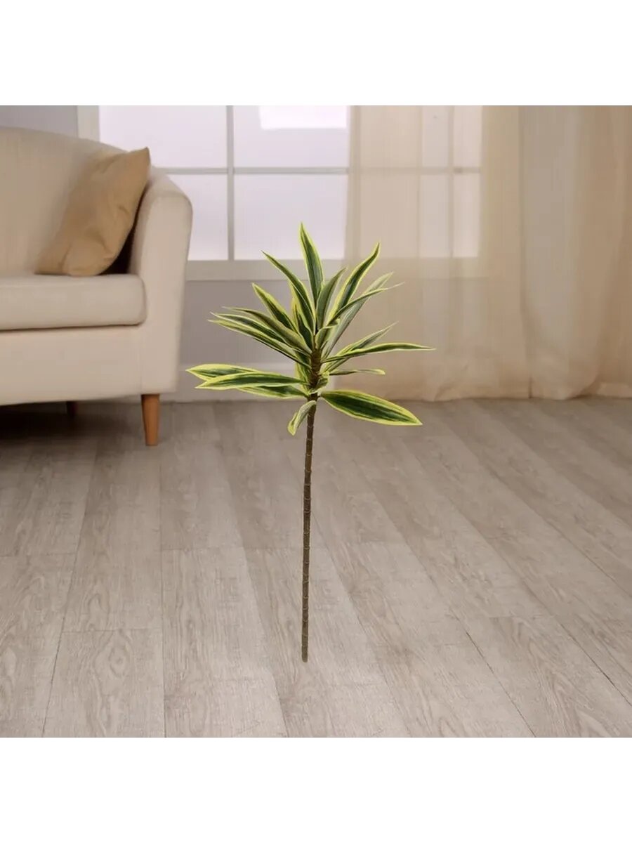 Искусственная пальма для домашнего уюта