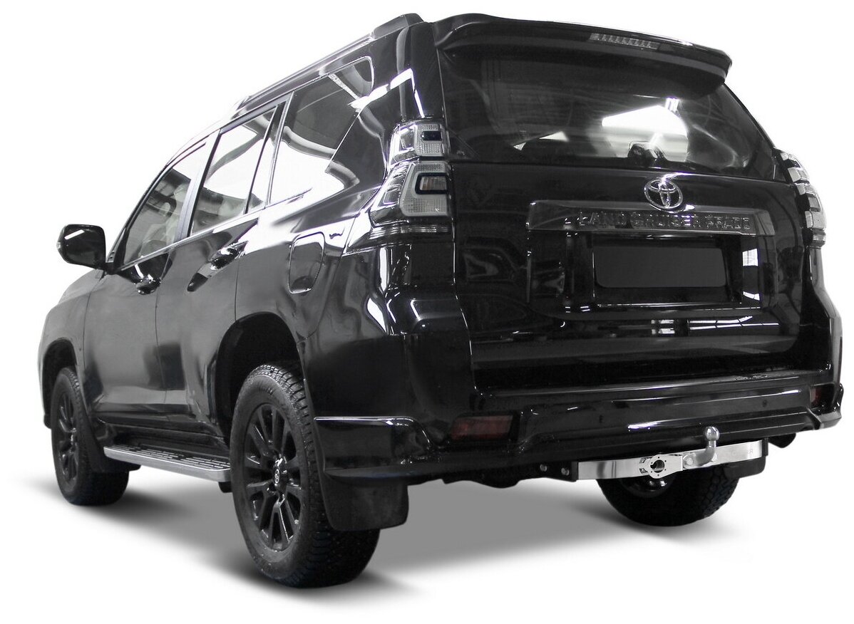 Фаркоп торцевой Berg для Toyota Land Cruiser Prado 150 рестайлинг (Black Onyx) 2020-н. в, с нерж. накладкой, шар F, 1500/75 кг, F.5714.005