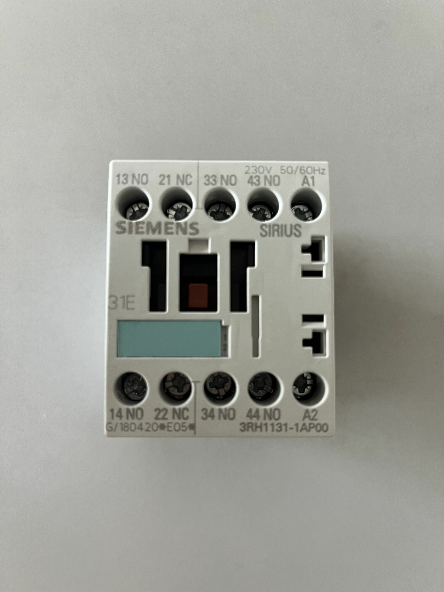 3RH1131-1AP00 SIEMENS, контакты 3НО+1НЗ 3А АС-15, Uкат. 230V AC, габарит S00.