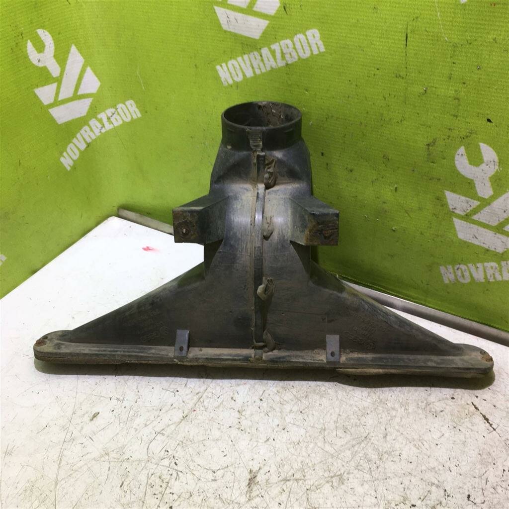 Воздухозаборник (внутри) VW Transporter T2 T3 79-92