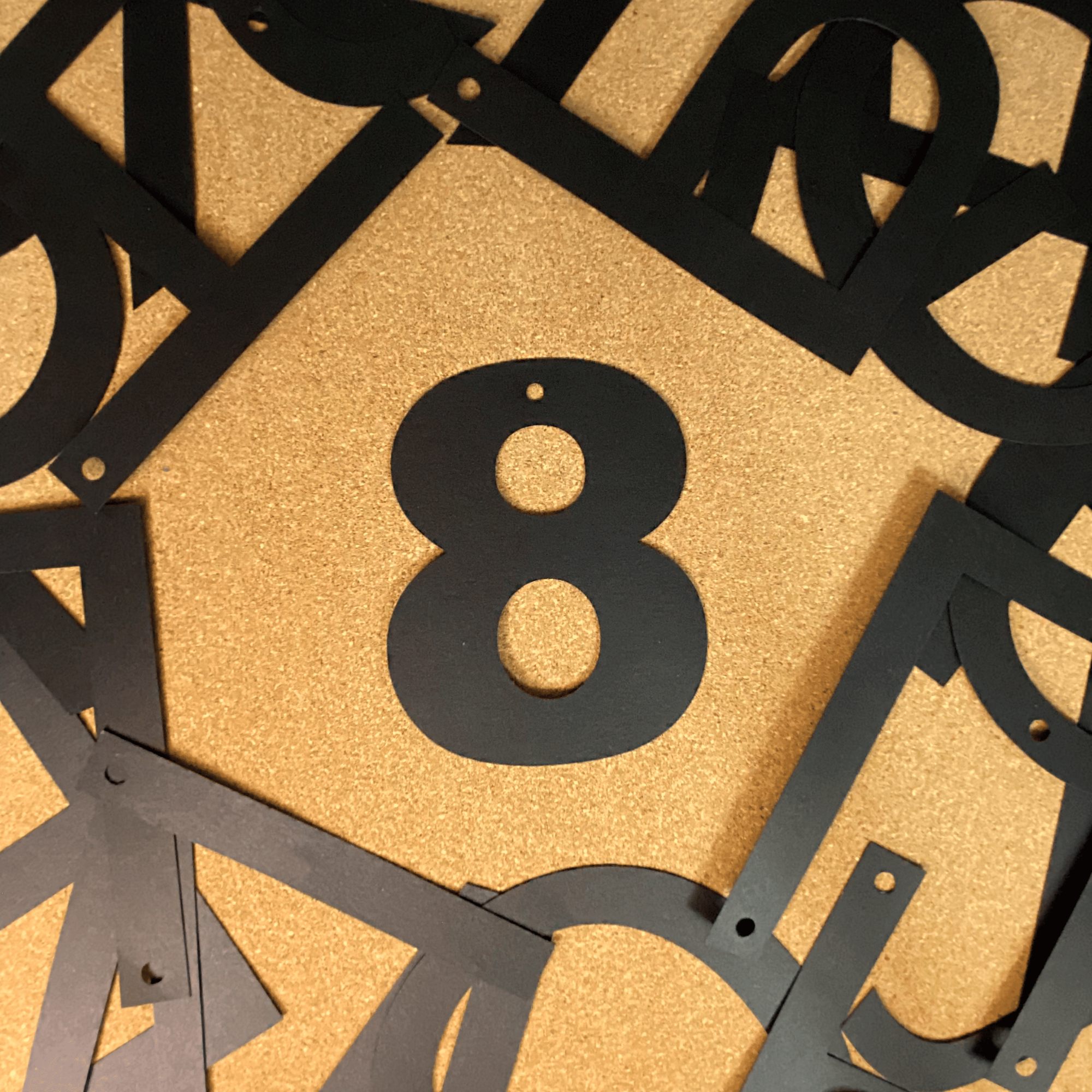 Гирлянда-растяжка, отдельные цифры "8"собери свою гирлянду от "НечиТаемые подарки", картон черный 220г/м