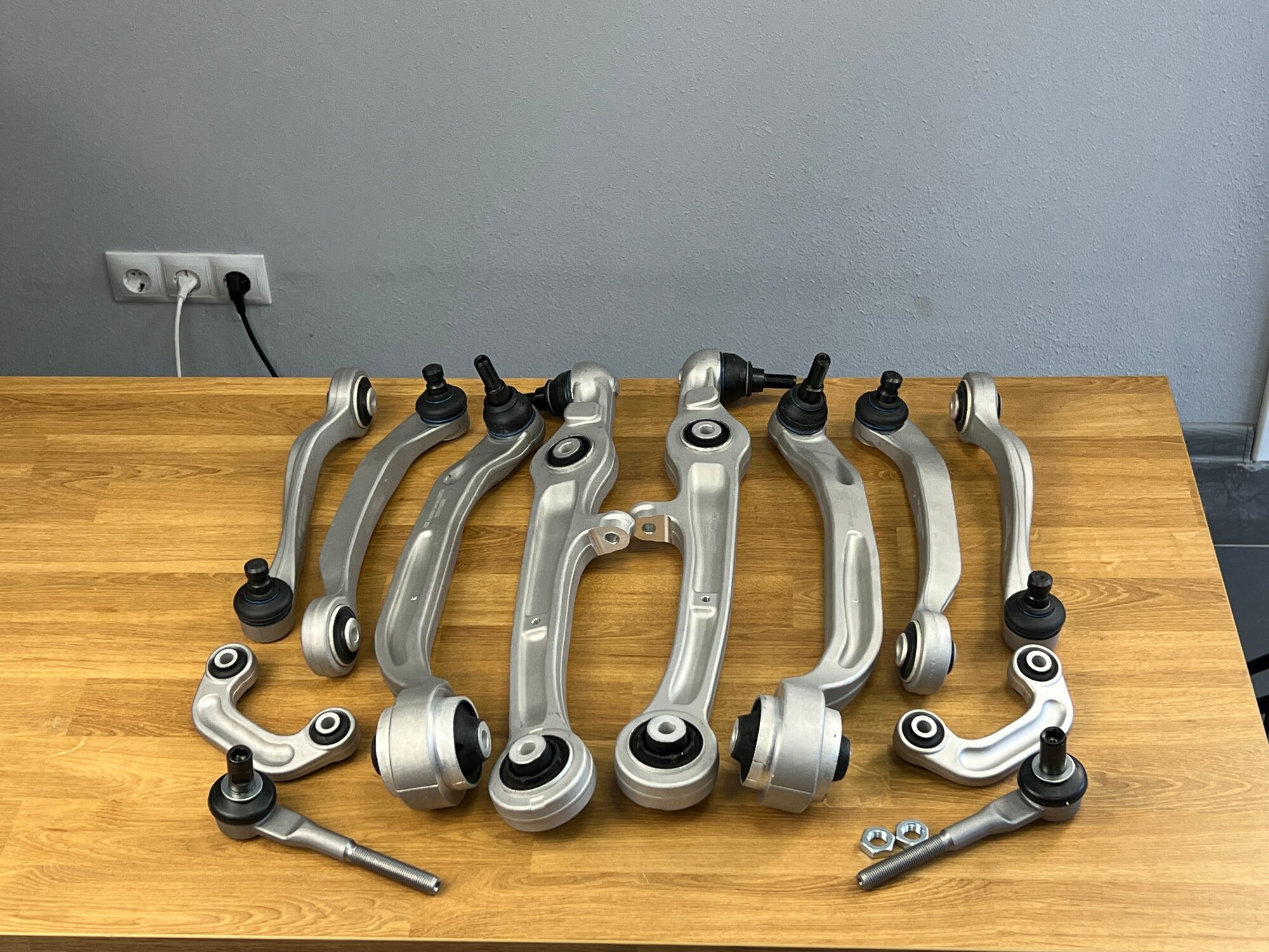 Комплект рычагов передней подвески HDE 1040001, для Audi A6 (C6), серый