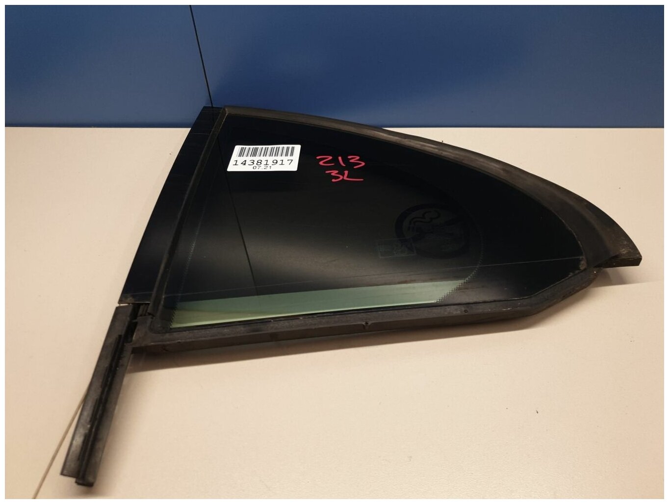Стекло двери задней фиксированное (левое) для Mercedes-Benz E-klasse W213 (2016-21гг) A2137300155
