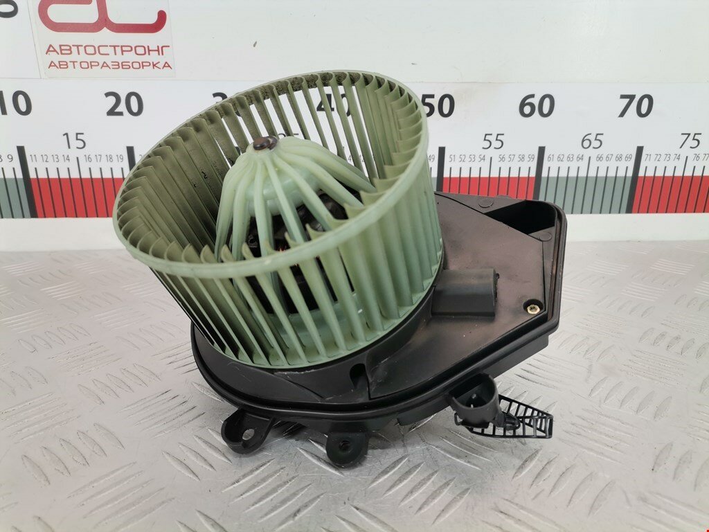 Моторчик печки (вентилятор отопителя) Volkswagen Passat 5 8D1820021C арт. 1504656