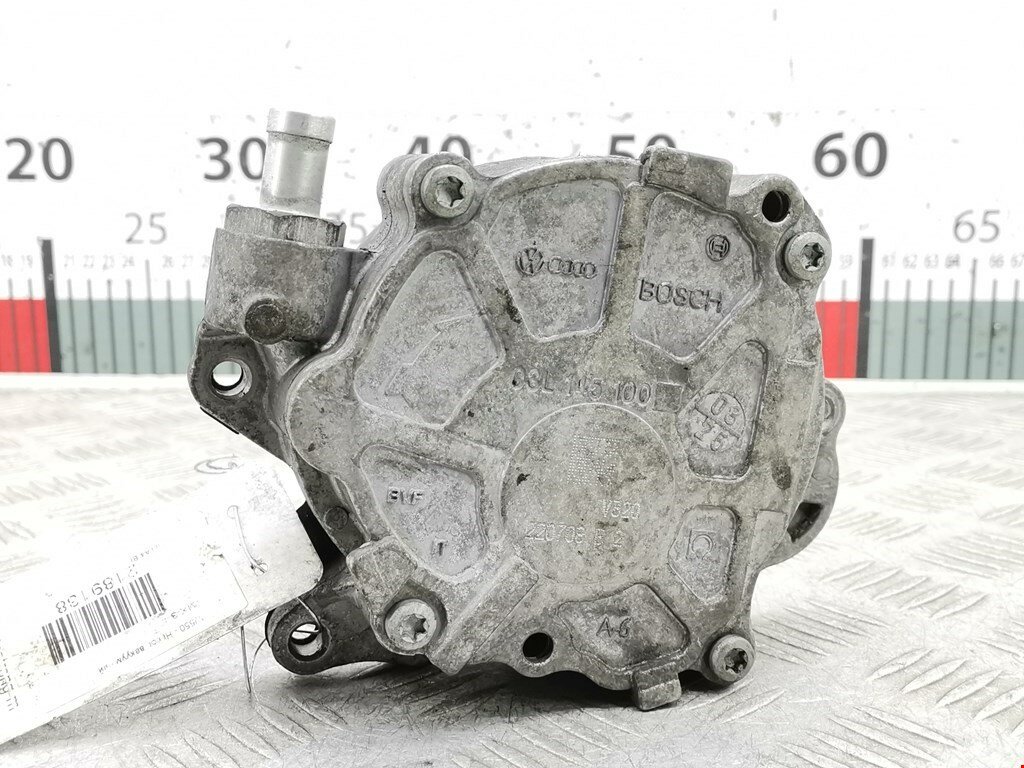 Насос вакуумный Audi A4 B8 03L145100F арт. 2189138