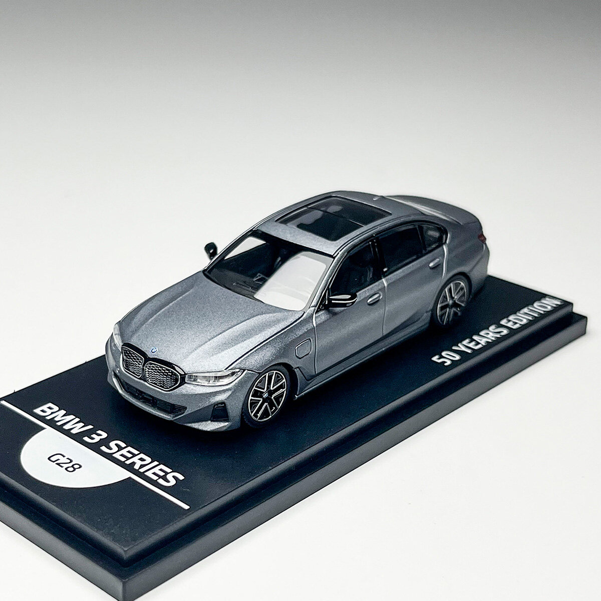AR BOX 1:64 BMW 3 Series 50th Легковая модель автомобиля, серый