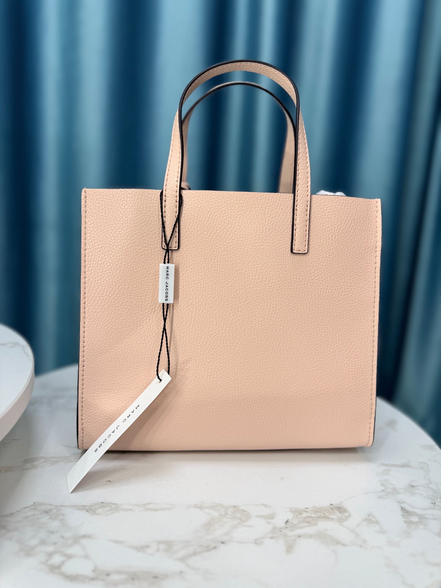 Сумка тоут MARC JACOBS, фактура матовая, рельефная — фото 1