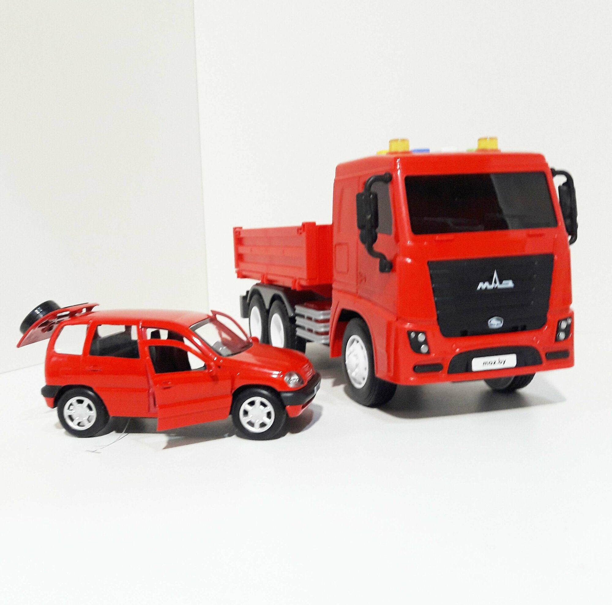 Машинка бортовой грузовик МАЗ - 25,7 см (инерция, свет+звук)+ металлическая машинка