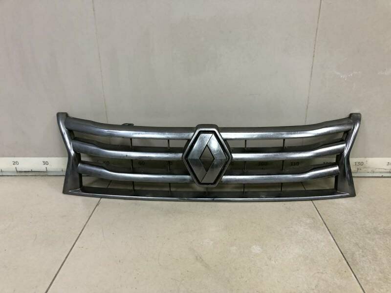 Решетка радиатора Renault Duster 2012 кат.номер: 623825665R