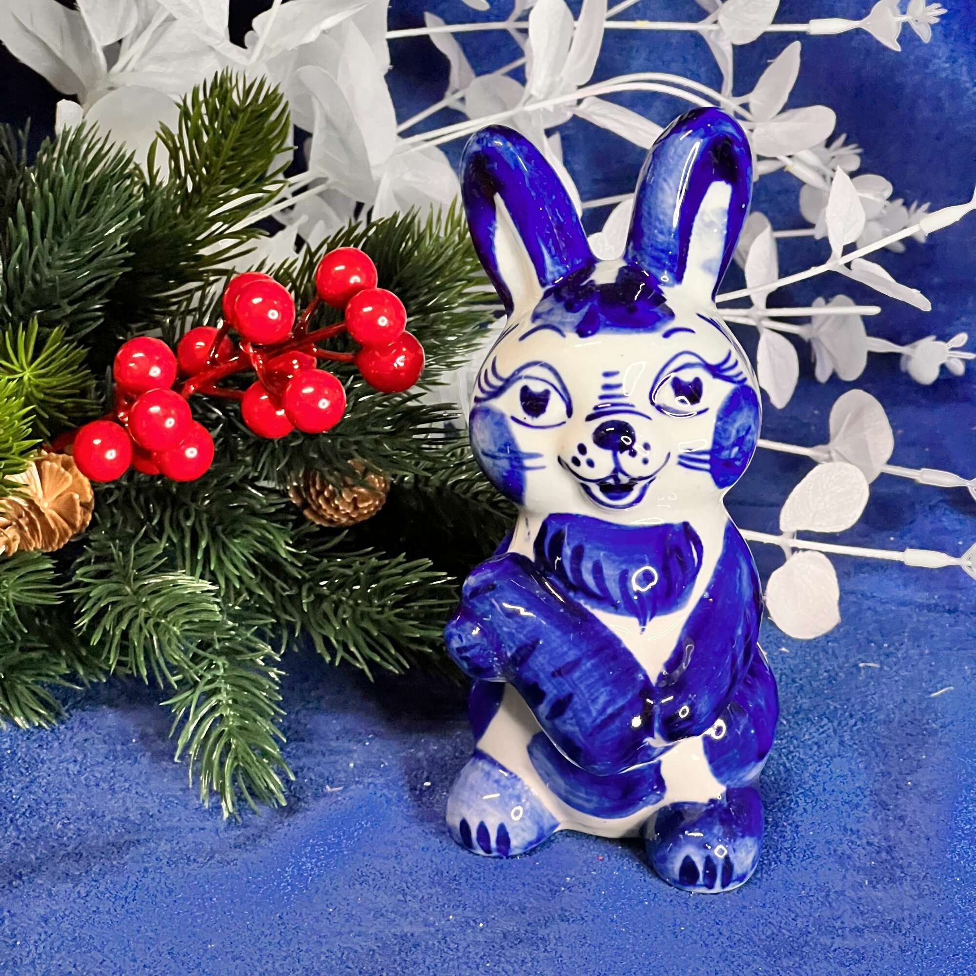 Сувенир "Кролик с морковью", высота 16 см, гжель