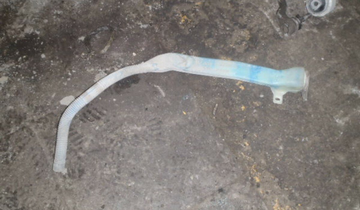 Горловина бачка омывателя 5-серия E39 BMW 61607038436