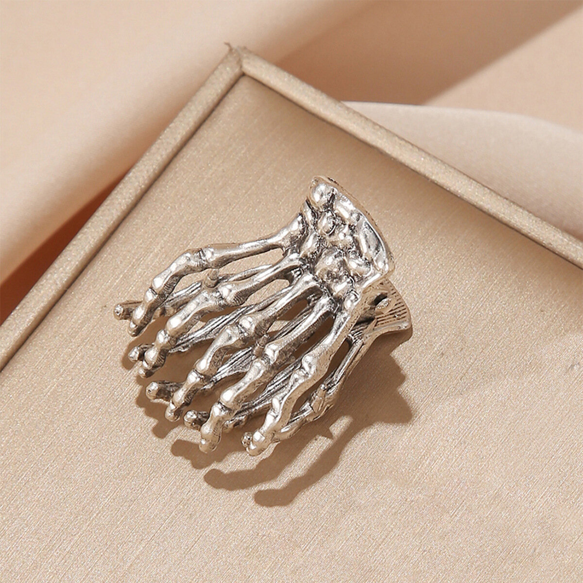 Зажим для рук "Череп", металлический, серебристый, для Хэллоуина