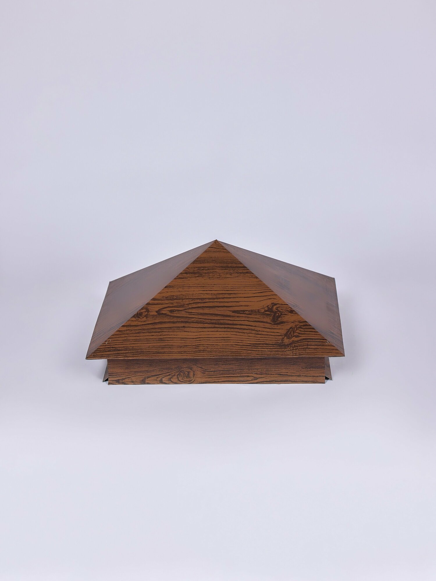 Металлический колпак на столб темное дерево