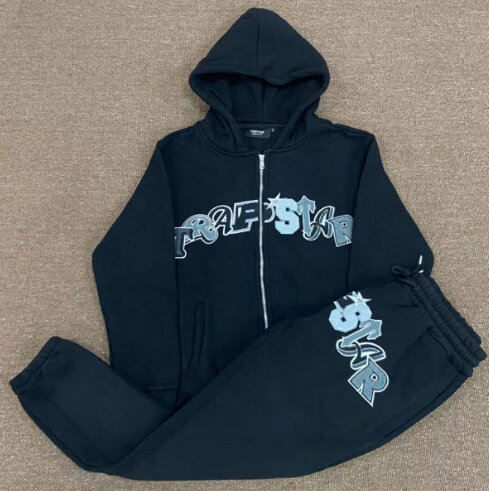 Костюм спортивный