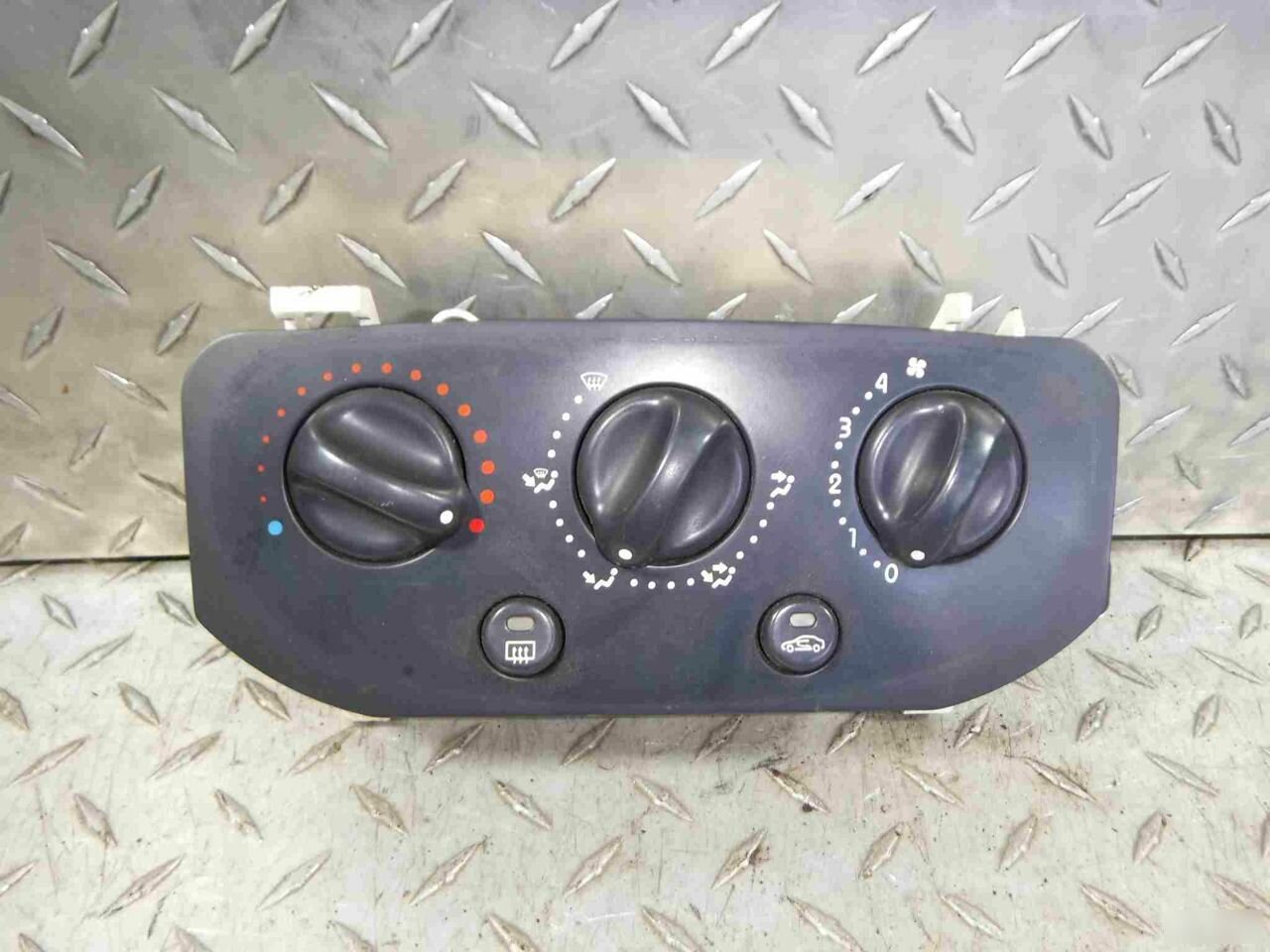 Блок управления отопителем Renault Clio II (1998—2002) 7701049073