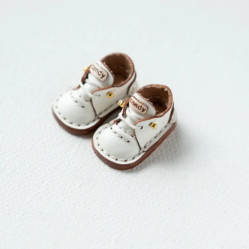 Белые кожаные туфли для куклы Blyth 3*1.8 см