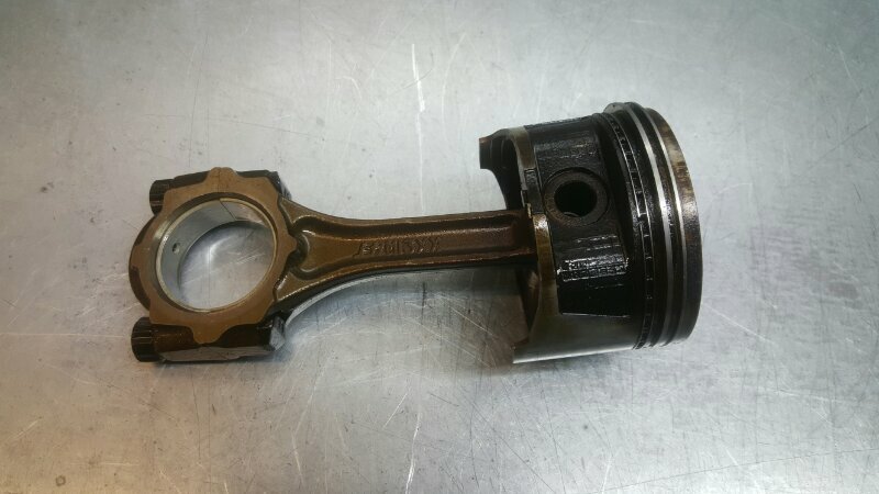 Поршень с шатуном Lifan Breez 520 LF481Q3 2007- LF479Q11004012A