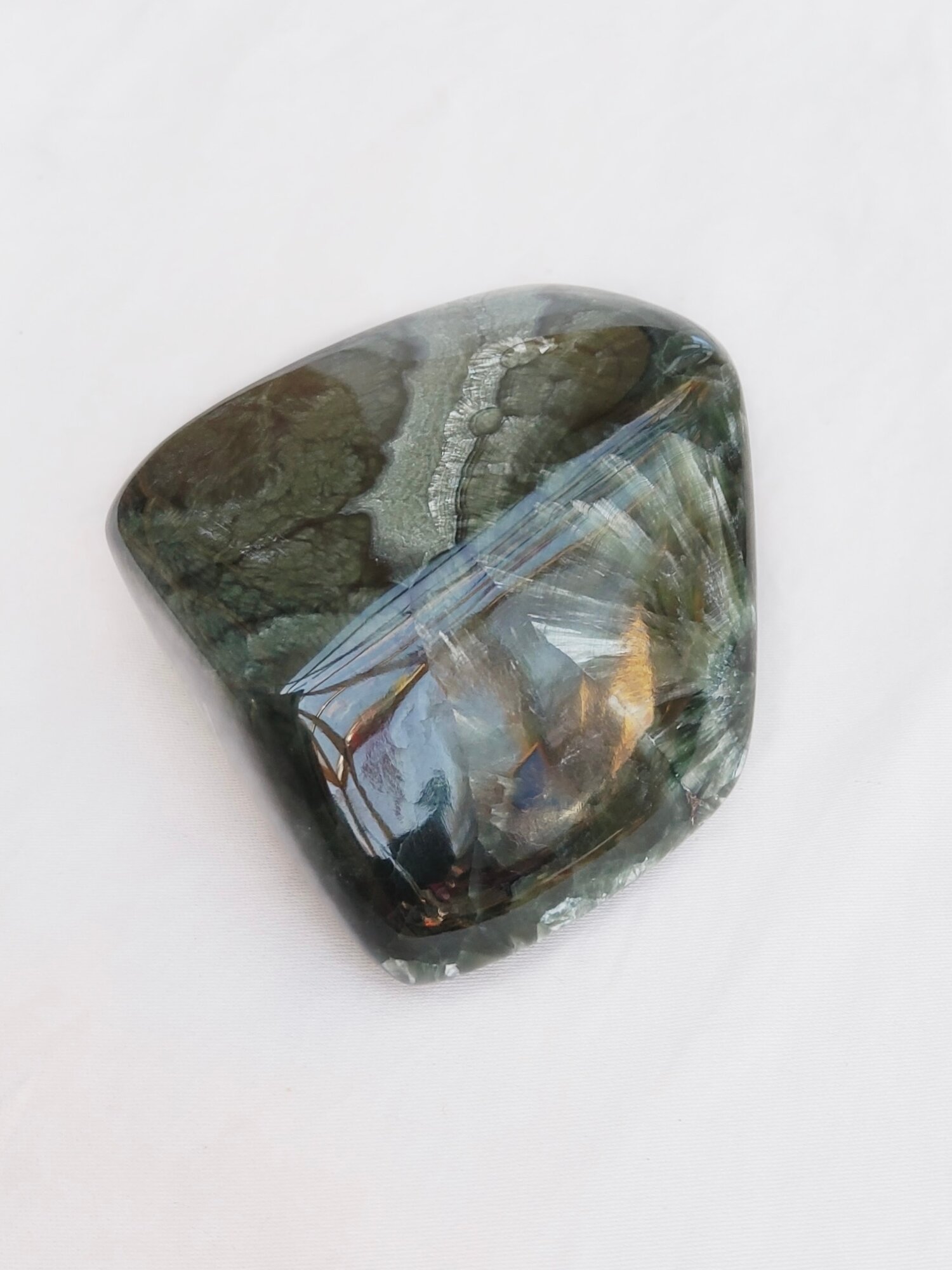 Клинохлор натуральный камень талисман 123 гр