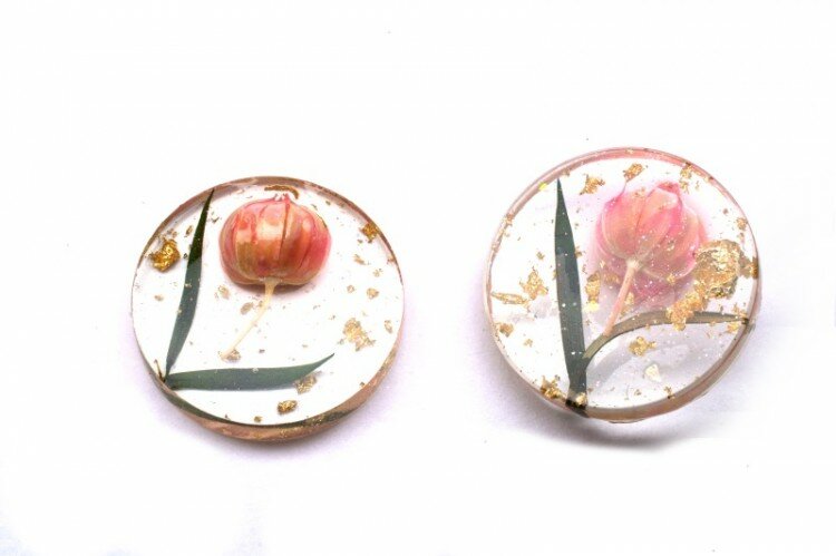 Кабошон круглый Сухоцветы 20х4-7мм, цвет прозрачный/розовый, смола, 2006-010, 1шт