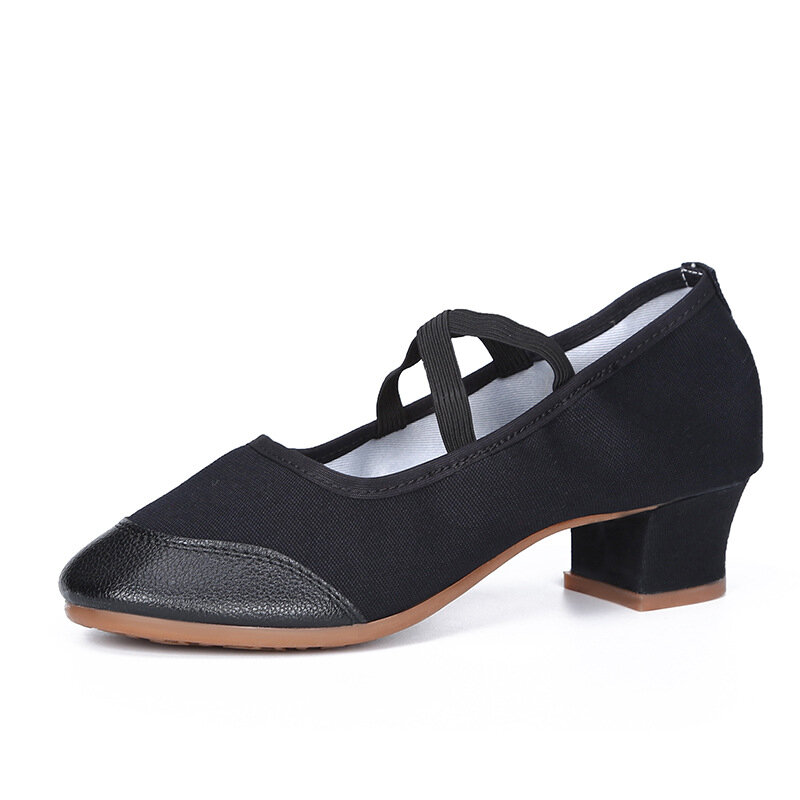 Спортивные туфли