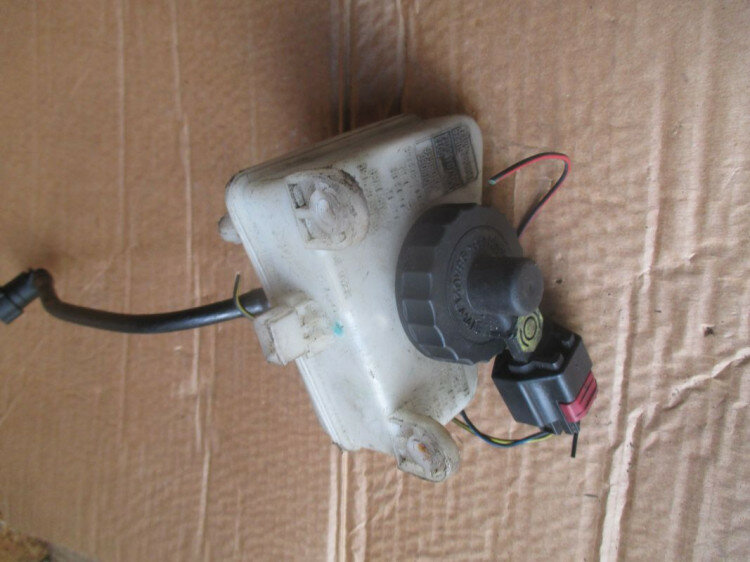 Бачок цилиндра тормозного Главного Форд Фокус 1 98AB2C217BC L481484-Min USA