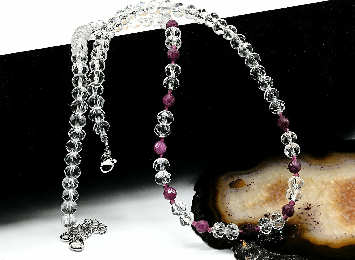 Бусы, корунд