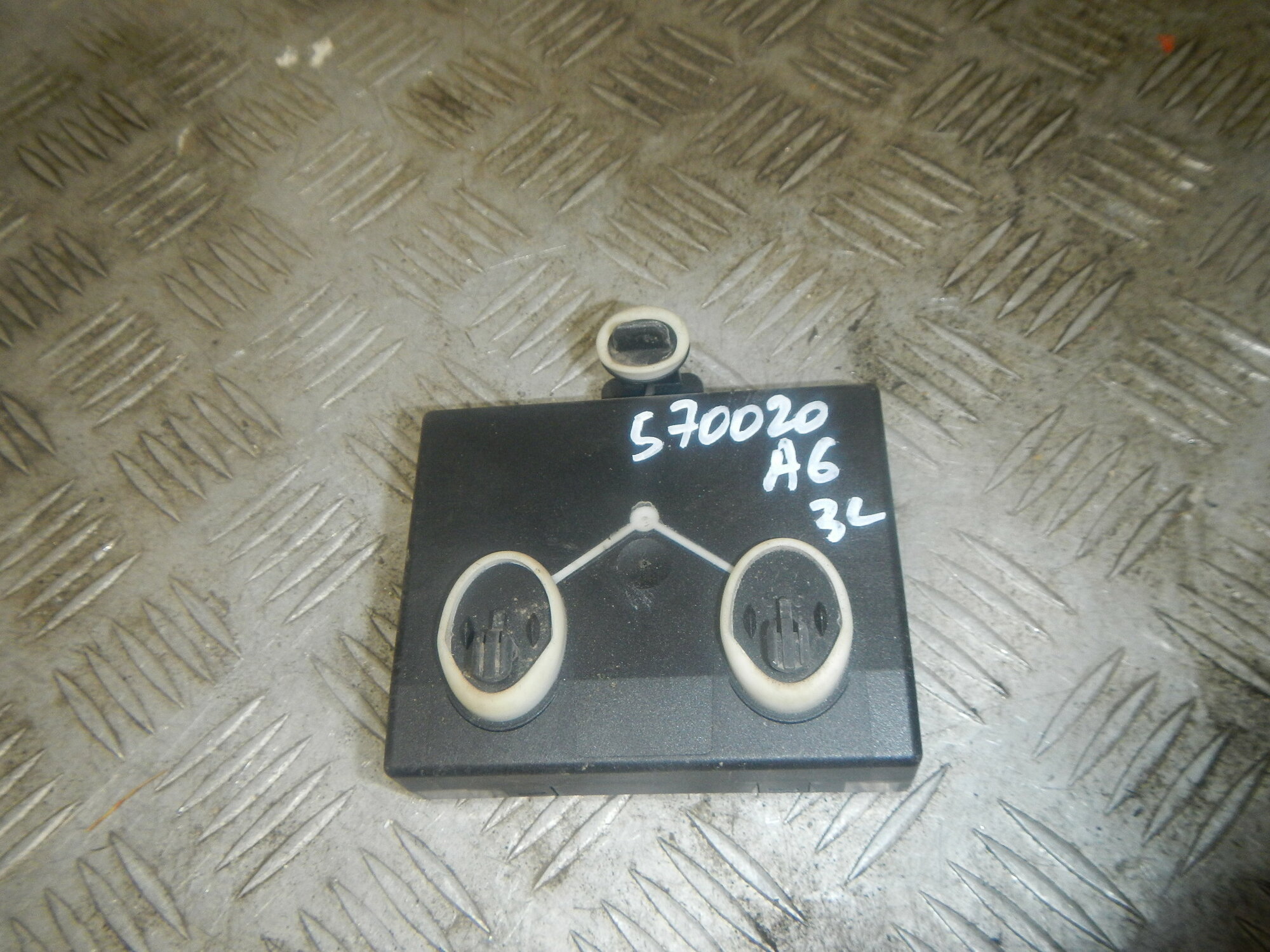 Б/У Блок комфорта, Audi (Ауди)-A6 (C6) (05-11) AUDI A6 (C6) (05-11) задней левой двери Без видимых повреждений. 570020 VA...