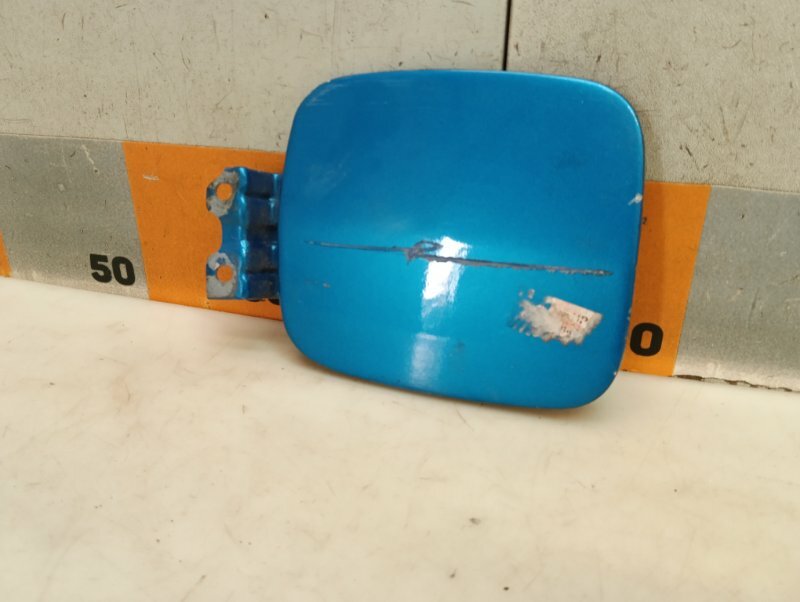 Б/У царапины, лючок топливного бака, Мицубиси Кольт 5 Лючок бензобака Mitsubishi Colt 1999 CJ1 346929 MITSUBISHI арт. MR208875