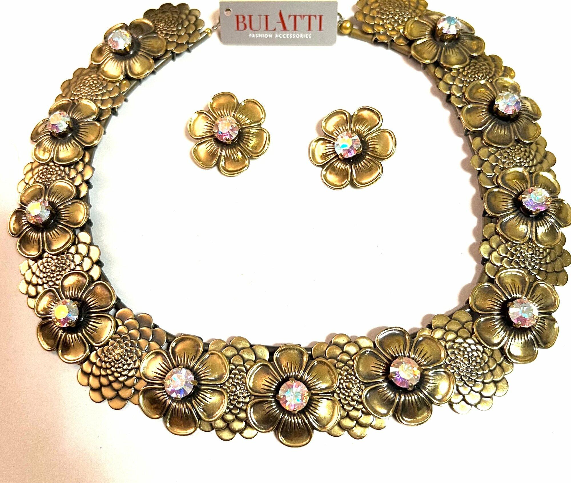 Комплект бижутерии: колье, клипсы, Swarovski Zirconia