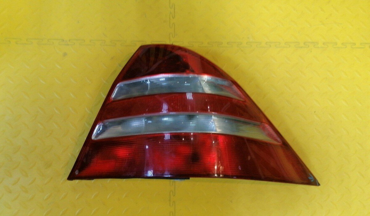 Фонарь задний W220 S-klass Mercedes-Benz A2208200264