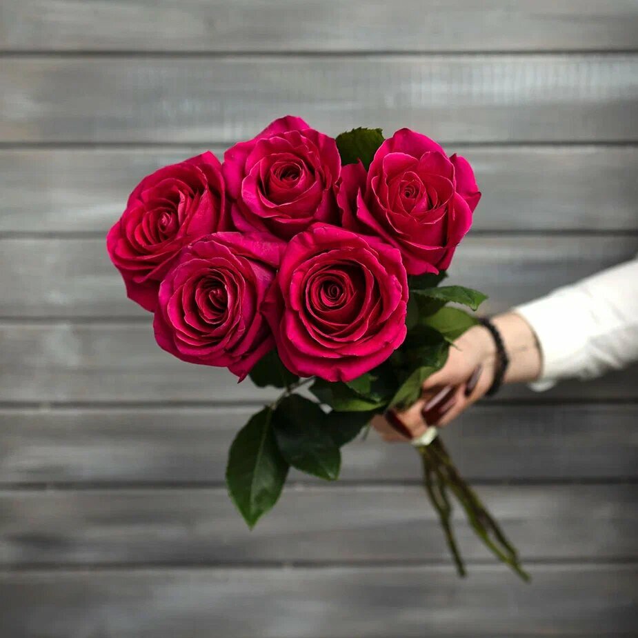 Монобукет Букет Маркет "Букет из роз", 5 роз, высота 50см, Эквадор, под ленту